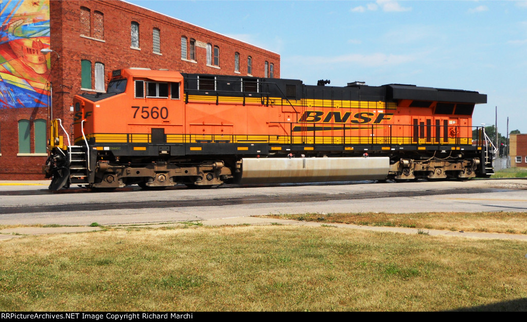 BNSF 7560
